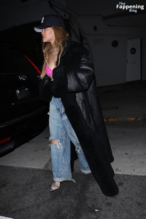Rihanna Is Quite The Fashionista Stepping Out For Dinner With Friends