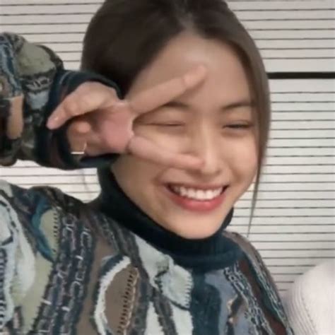 Pin By Ean On Itzy Itzy Cute Girls Kpop