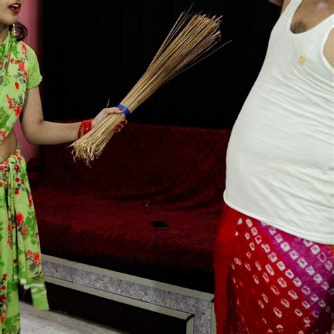 Priya Ne Jhadu Se Pitayi Ki Pati Ki Uske Bad Bhanje Se Chudi Xhamster