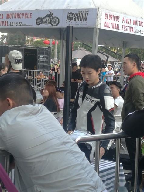 女骑士和她的坐骑，金卡纳摩托赛的看点。。。 知乎