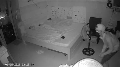 Mở Camera Xem Cảnh Lúc 3h Sáng Người Phụ Nữ Rụng Rời Vì Thấy Trộm Lẻn