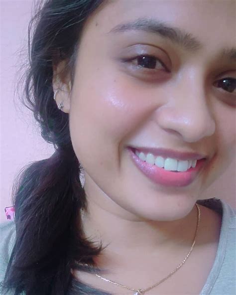 teenmar anchor dharani priya stunnig pics went viral in social media ఈ