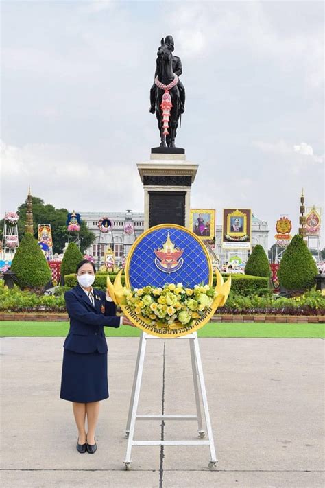 พิธีวางพวงมาลาถวายสักการะ พระบรมราชานุสาวรีย์ พระบาทสมเด็จพระ