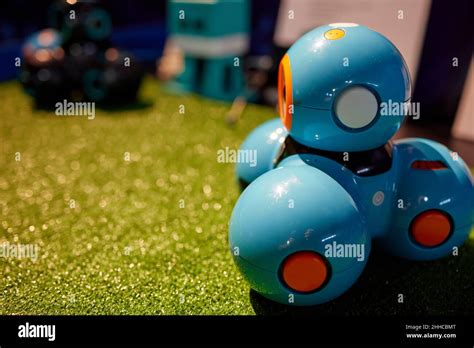 Mobile Self Propelled Robot Mobile Crawler Robot With Arm Manipulator