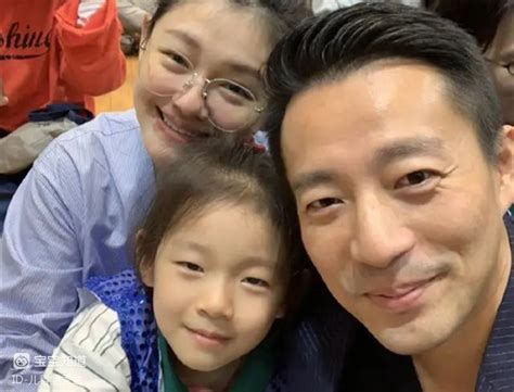 大s罕晒儿女近照，女儿长得越来越像妈妈，儿子直接帅成了小王子 百度宝宝知道