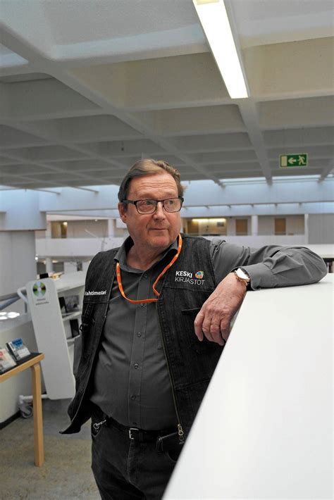 Juha Puura on työskennellyt kirjastomaailmassa liki neljäkymmentä