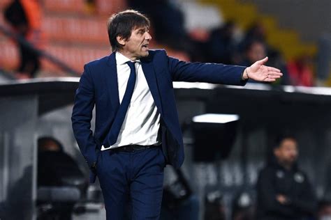 Tottenham Coach Antonio Conte In A Three Man Midfield I Need A Top