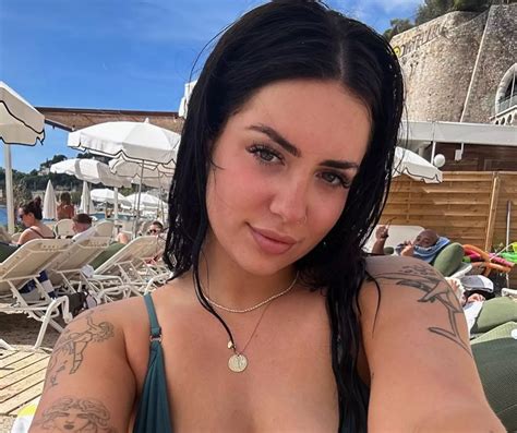 Onlyfans Star Reveals Bizarre Requests That Made Her A Million Dollars