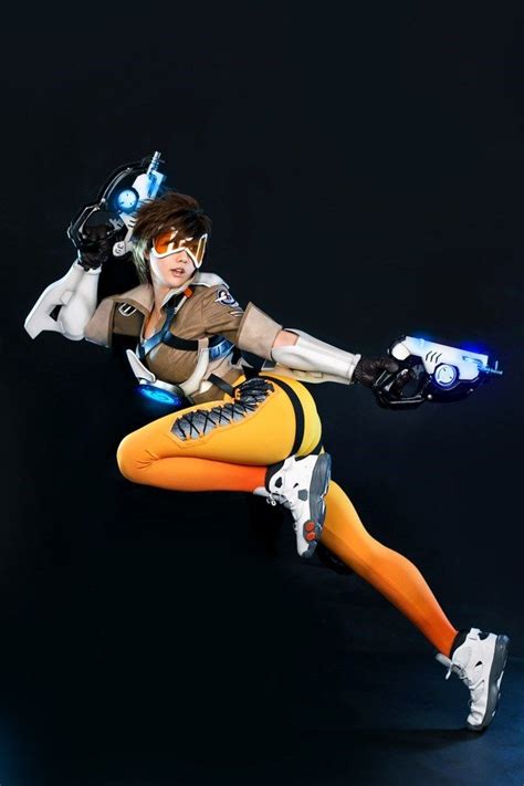 Tasha Absolutely Nails The Overwatch Tracer Cosplay Getup Tracer