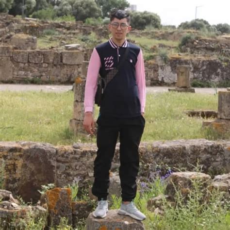 Farah Houdaifa Houdaifa 25 • Threads Say More