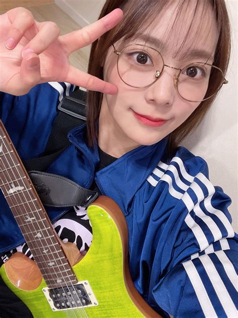 240331 Siyeon Weverse Update 💚 Rqwerband