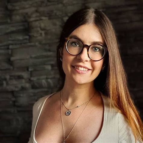 Pin By Josh Canning On Glasses Womens Glasses Beautiful Girls
