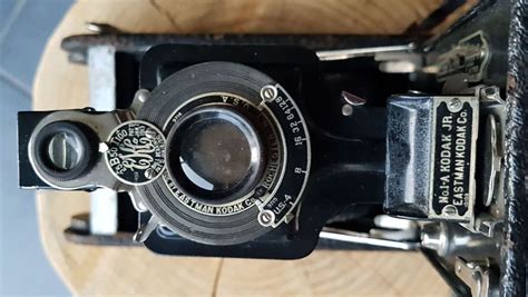 Ancien appareil photo argentique EASTMAN KODAK JUNIOR à soufflet