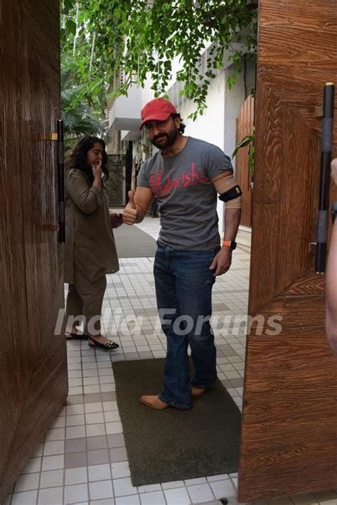 Paparazzi Capture Saif Ali Khans City Appearance Photo 595289