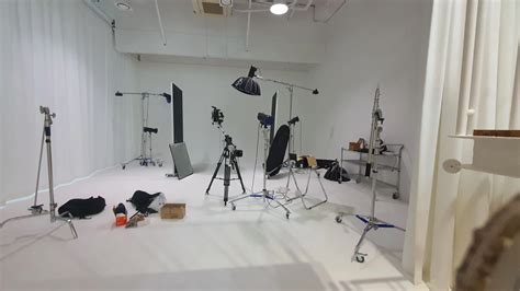 스튜디오정리 스텐드 카메라거치대 삼각대 조명 반사판 플래쉬 기타등등 성수동1가 디지털기기 당근 중고거래