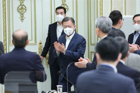 문재인 외국기업인에 투자 요청 한국은 안정적이고 매력적 투자처