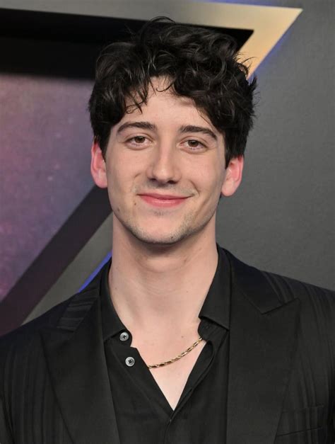 Milo Manheim 💜 Atrizes Homens Bonitos Homens Lindos