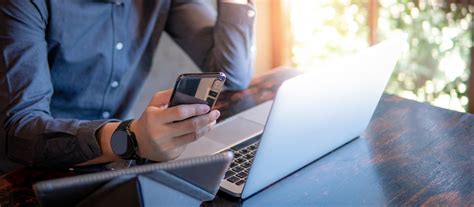 High Touch Vs. Tech Touch: Pros, Cons, & Why to use both