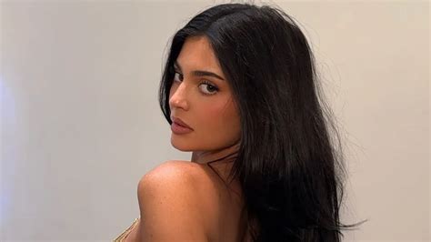 Kylie Jenner Wearing Backless Chain Top Is Impossible To Ignore