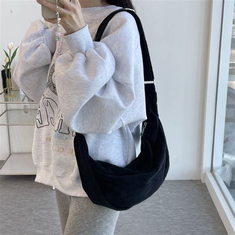 클로드모어 코듀로이반달백크로스백데일리길이조절가능 골덴 크로스백 3color