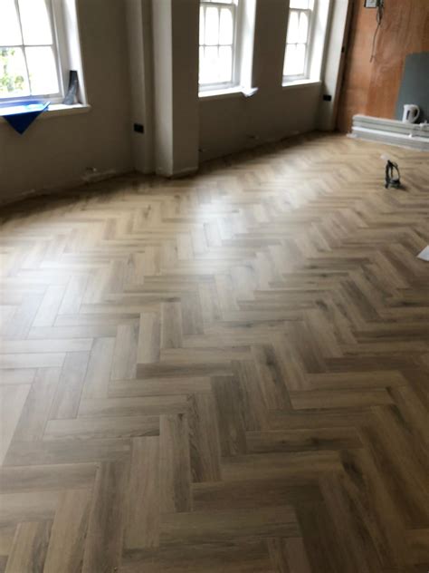 Amtico Signature Limed Washed Wood With Cornish Oak Inlay Border