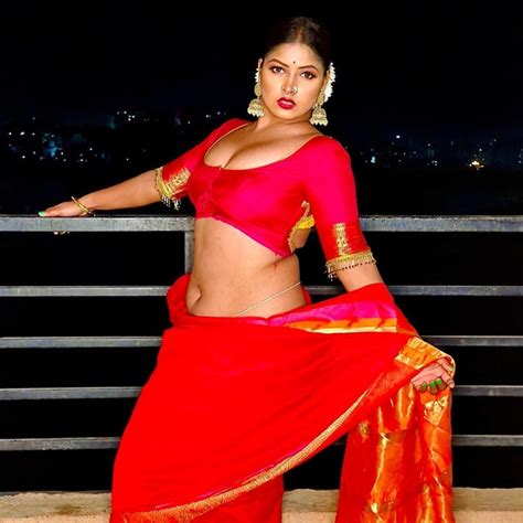 Shrutika Londhe Navel In Saree Rnavelnsfw
