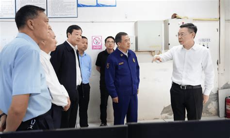 何友生：抓紧抓实抓细各项工作，确保人民群众生命财产安全防火森林检查