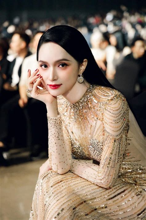 Liên Tục Nhận Giải Nhà Sản Xuất Của Năm Hoa Hậu Hương Giang Và Anh Bạn