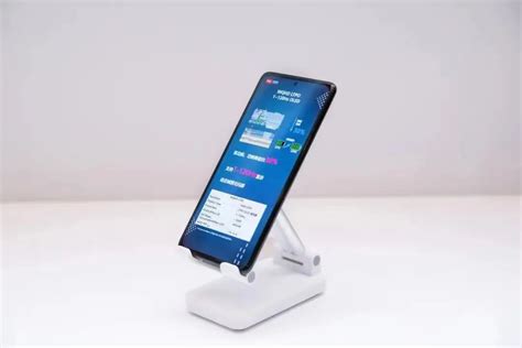News Transsions First Foldable Mobile Phone Adopts Tcl Csot Panel