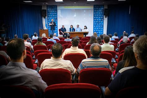 Primera Jornada de Inteligencia Artificial en la UNC Facultad de Astronomía Matemática