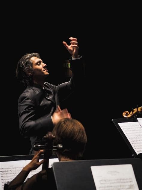 Маестро Камджалов изнася публична лекция в Русенския университет Утро