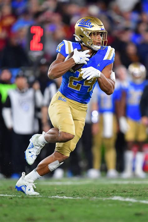 Seahawks Sign Second Round Rb Zach Charbonnet