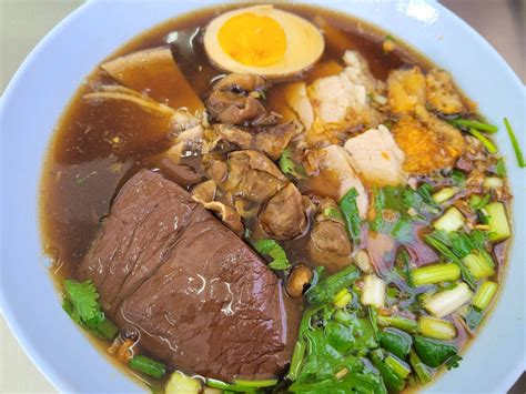 ก๋วยจั๊บทรงเครื่องน้ำข้น ร้าน เฮียตี๋ ช บางกรวย