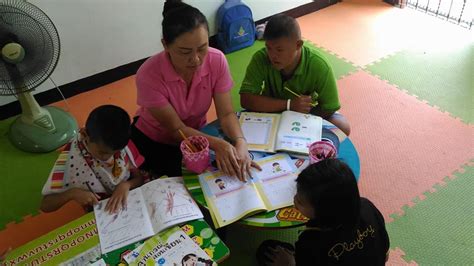 📣กิจกรรมหน่วยภาชีวันนี้ 14 11 60 💙 ลากเส้นตามรอยประ ระบายสี 📝📄🖌 💚 ฝึกออกเสียง ก ฮ 🐤🐍🐘🐢🐠🐝 💛