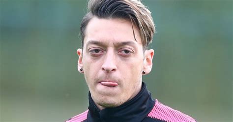 Arsenal News Hector Bellerin Teases Mesut Ozil Over New Contract