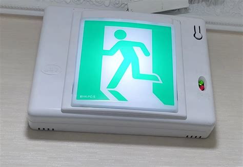 비상구 유도등2개 당근 중고거래