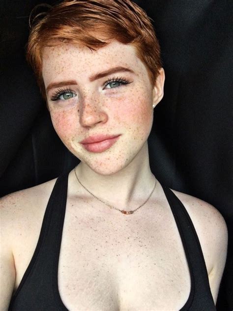 Pin By Eris H On Mujeres Woman Short Red Hair Red Hair Freckles