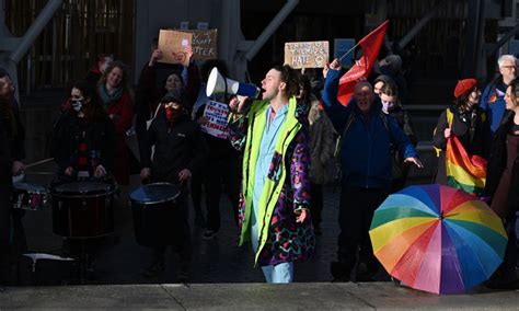Lgbtq Advocate Scared Walking To Grocery Store After Abuse