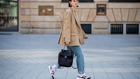 Tenis Con Jeans Los Errores Que Debes Evitar Al Usar Esta Combinación