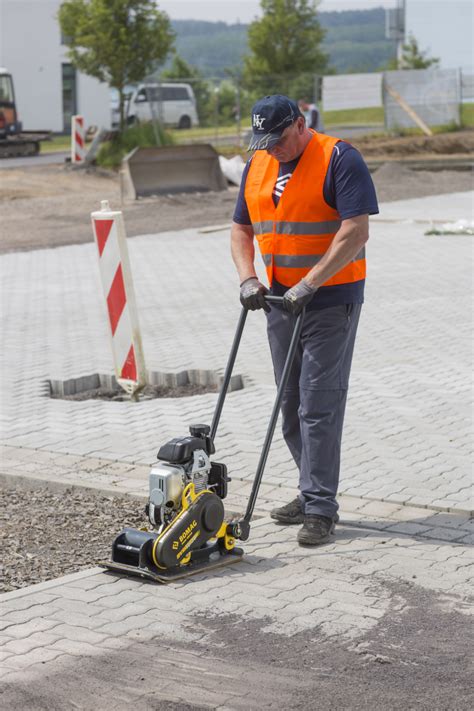 Vibracijska plošča BVP 10/30: Vsestranska za zemeljska dela ...