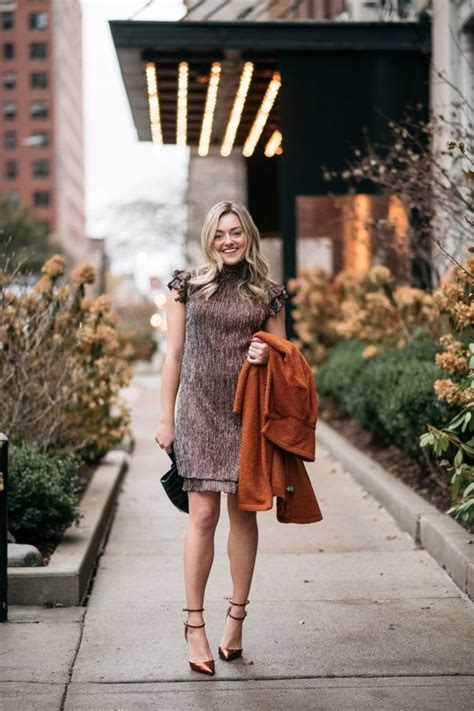 A Holiday Bucket List In Chicago A Party Outfit — Bows And Sequins