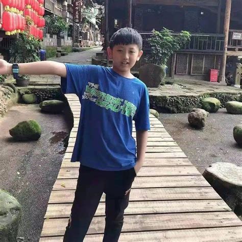 四川冯旭尧扳手腕指导老师李红艳 朱铭洋 罗博 手臂