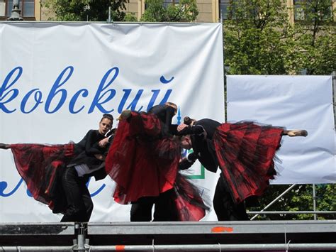 На площі Свободи стартував фестиваль під відкритим небом «Харківський вальс