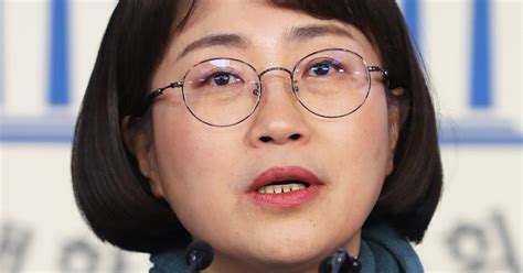 발언하는 정의당 추혜선