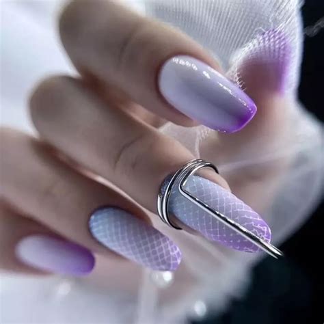 جدیدترین مدل های دیزاین ناخن دخترانه ۲۰۲۴