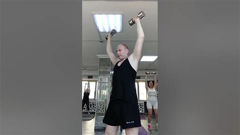 Жим гантелей над головой Упражнения с гантелями Гантели Фитнес