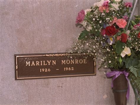 Burial Crypt Near Marilyn Monroe Hugh Hefner Up For Auction Los