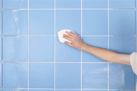 Técnicas increíbles para limpiar los azulejos del baño conócelas