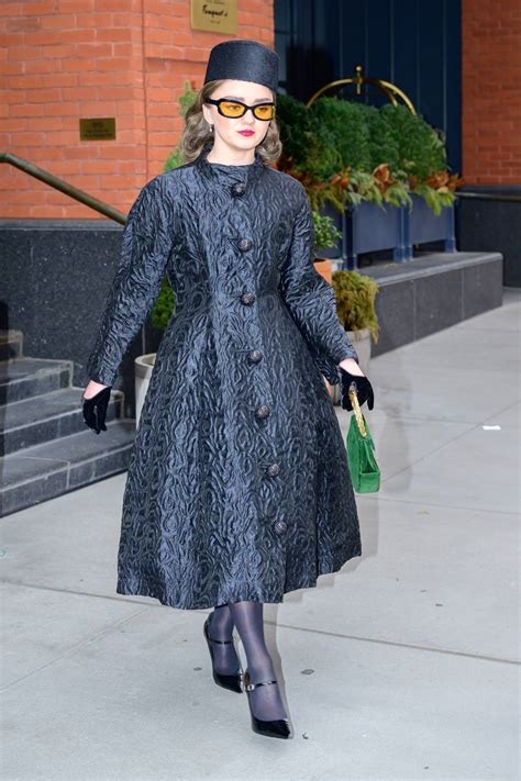 Maisie Williams Looks Chic As She Exits A Nyc Hotel Ahead Of A Nyfw