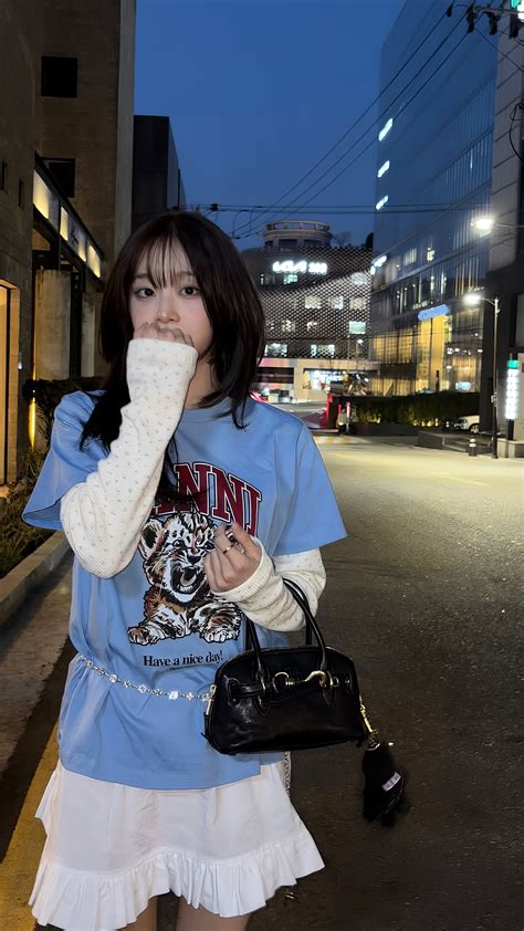 Chuu Wallpaper In 2025 Chuu Loona Aesthetic Fits Celebs